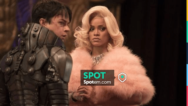 Le bolero rose de Bubble (Rihanna) dans Valérian et la Cité des mille ...