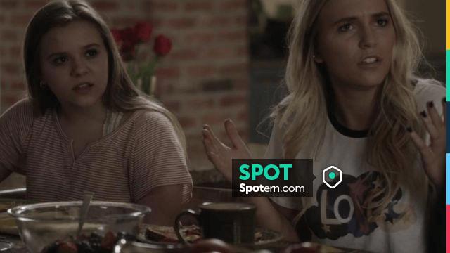 The t-shirt "Love" Saint Laurent of Maddie Conrad in Nashville S05E18 ...
