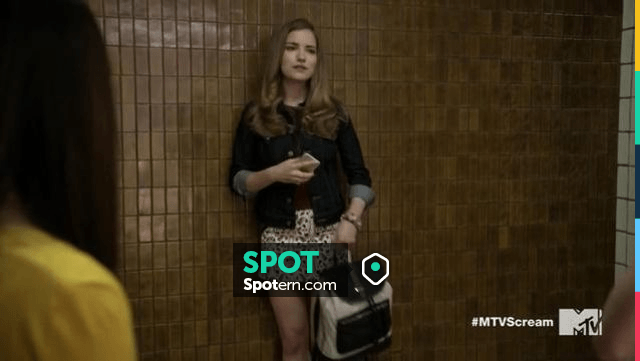 Le sac à dos de Emma Duval (Willa Fitzgerald) dans Scream S01E03 | Spotern