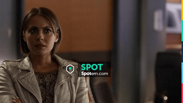 The jacket in silver color of Thea Queen (Willa Holland) on Arrow ...