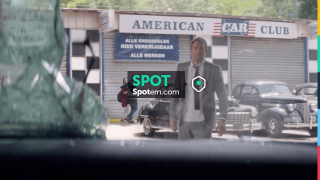 The tie-wool navy blue Michael Bryce (Ryan Reynolds) in Hitman ...