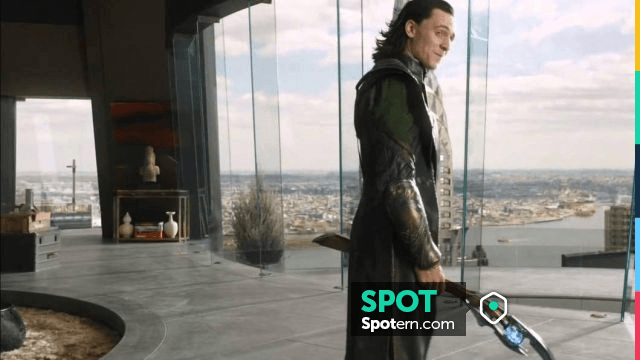 Le long sceptre final lumineux de Loki (Tom Hidd­les­ton) dans Avengers ...