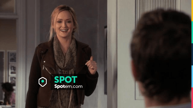 The brown jacket of Ivy Dickens (Kaylee Defer) in Gossip girl S05E10 ...