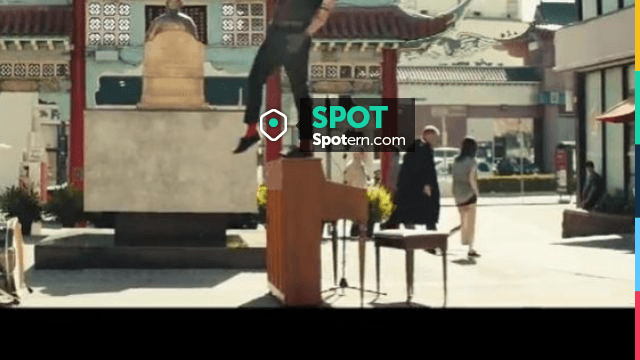 the sneakers vans authentic Tyler Joseph in her video clip "tear in ...