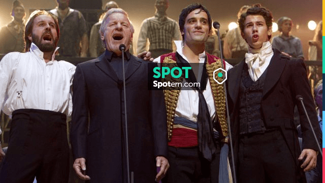 Le costume d'Enjolras (Ramin Karimloo) dans la comédie musicale Les ...
