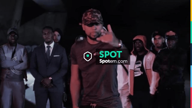 The t-shirt Ellesse khaki Rohff in her video clip Saturn | Spotern