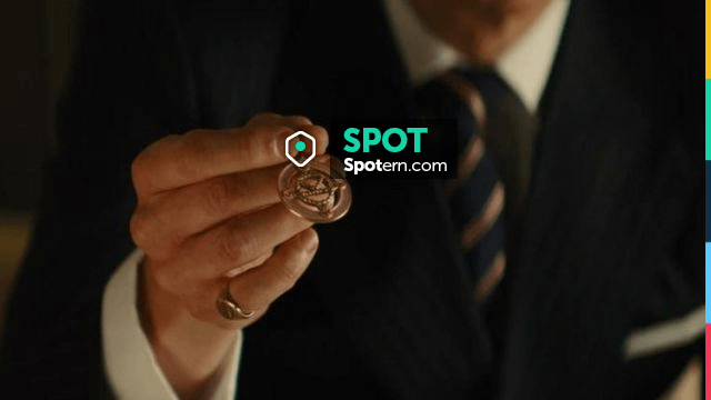 El colgante Kingsman en Kingsman: El Servicio Secreto | Spotern
