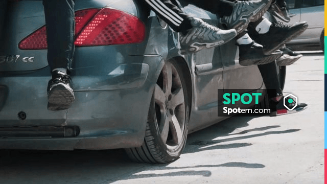 Les sneakers Adidas NMD R1 Black OG dans le clip Roro de Ninho | Spotern