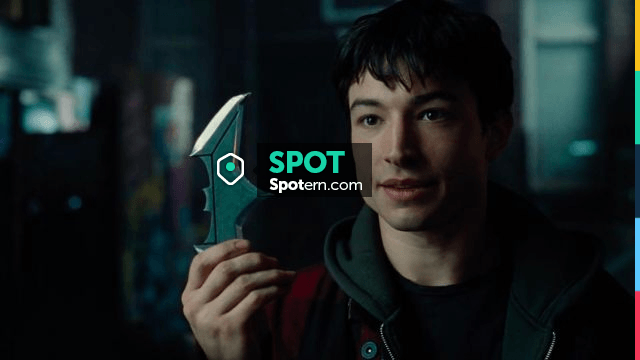 El Batarang de Batman interceptado por Barry Allen / Flash (Ezra Miller ...