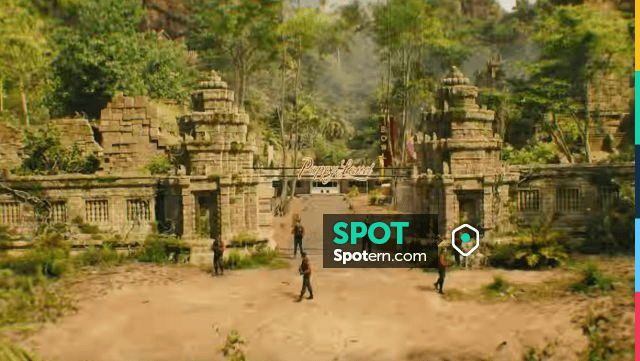 Chaqueta roja y negra de Poppy Adams (Julianne Moore) en Kingsman: The ...