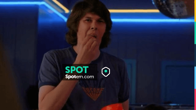 Camiseta de Palace Arcade usada por Keith (Matty Cardarople) como se ve ...