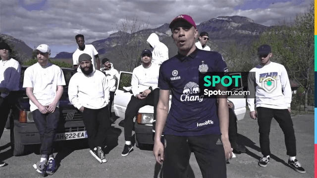 The sweatshirt white Rewind France in the clip Top Album of Mister V ...