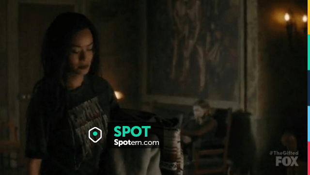 Le t-shirt Enfant Terrible de Clarice Fong (Jamie Chung) dans The ...