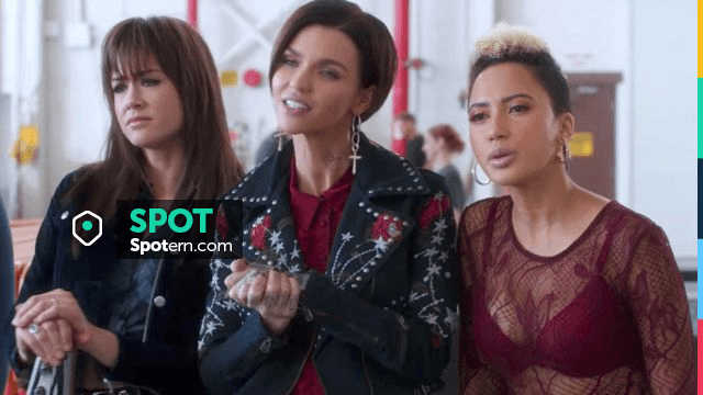Veracity Velvet Jacket as seen in Pitch Perfect 3 | Spotern