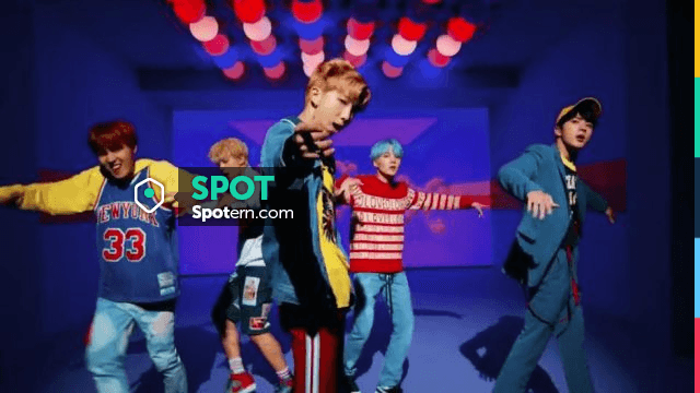 The jersey Adidas New York in the clip BTS of DNA | Spotern