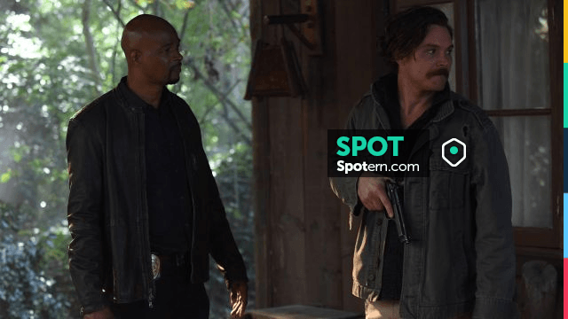 The jacket Martin Riggs (Clayne Crawford) in The lethal Weapon S01E18 ...