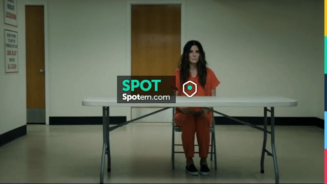 The orange outfit of a prisoner of Debbie Ocean (Sandra Bullock) in ...