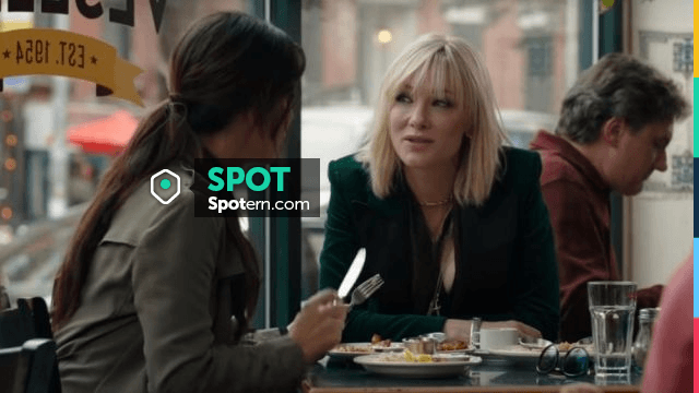 The trench Coat Debbie Ocean (Sandra Bullock) in Ocean's Eight | Spotern