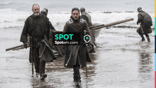 The sword LongClaw to Jon Snow (Kit Harington) in Game of Thrones ...