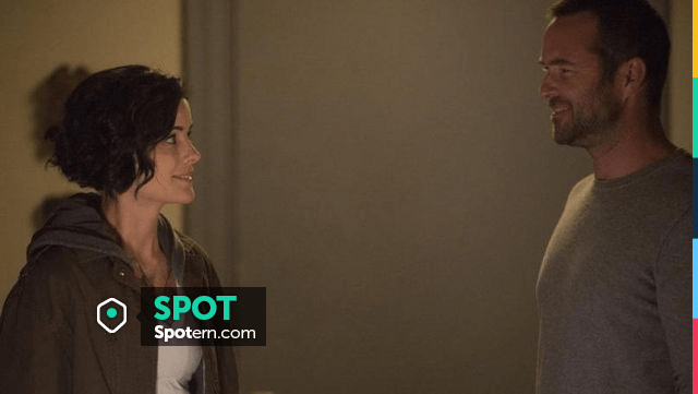 Grey hoodie worn by Jane Weller (Jaimie Alexander) as seen in Blindspot ...