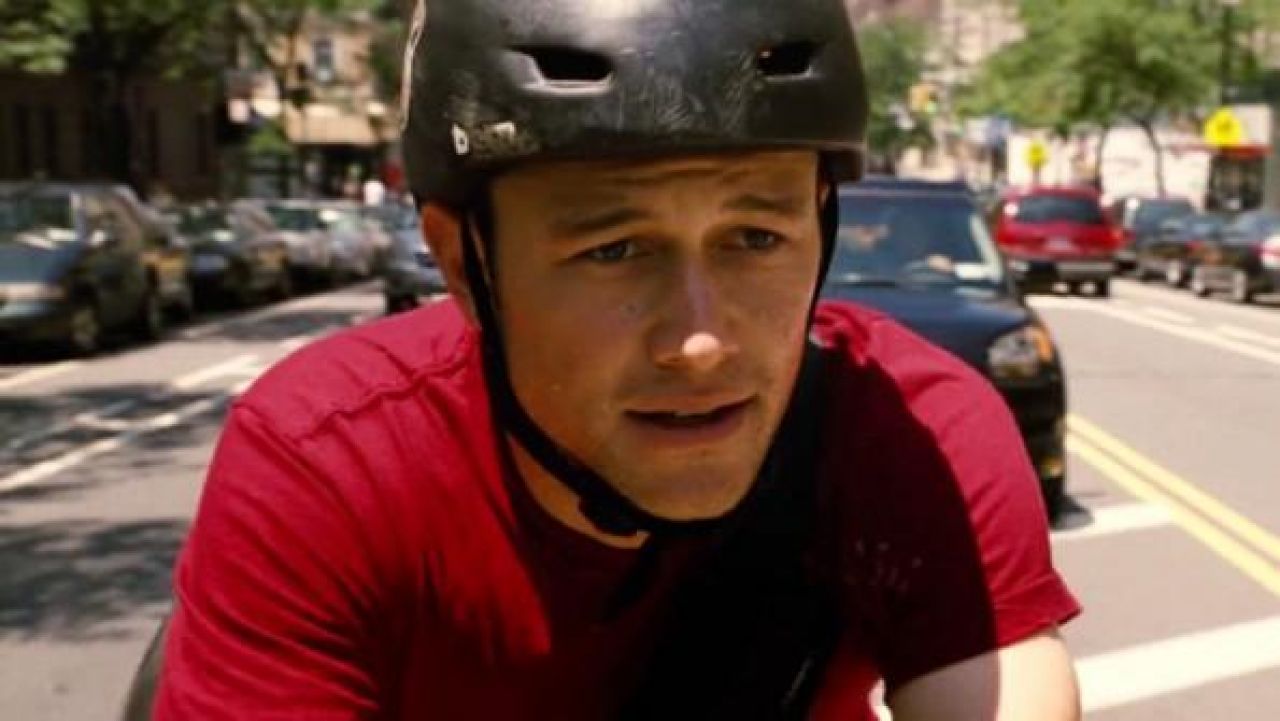 The bicycle helmet Bern of Wilee (Joseph Gordon-Levitt) in Premium Rush ...