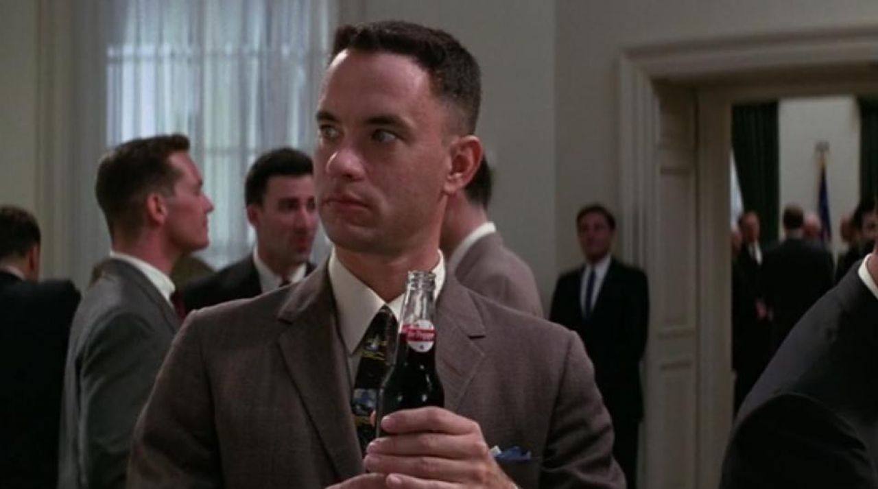 The drink Dr Pepper in Forrest Gump (Tom Hanks) in Forrest Gump | Spotern