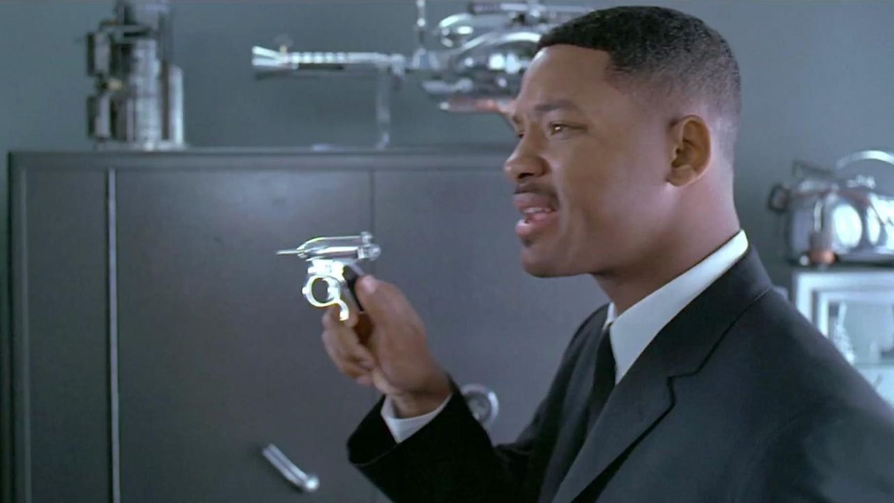 The desert Infernal agent J (Will Smith) in Men in Black | Spotern