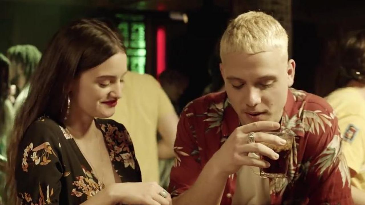 La chemise hawaïenne de PLK dans le clip Dis Moi Oui | Spotern