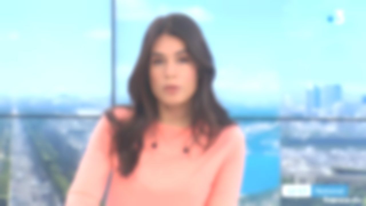 Le pull rose pêche de Emilie Tran Nguyen dans Le 12/13 du 11/04/2018 ...