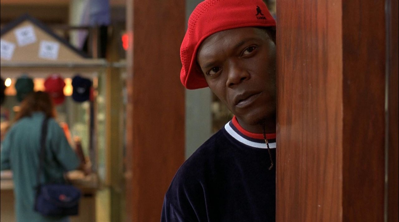 The bonnet Kangol red Ordell Robbie (Samuel L. Jackson) in Jackie Brown ...