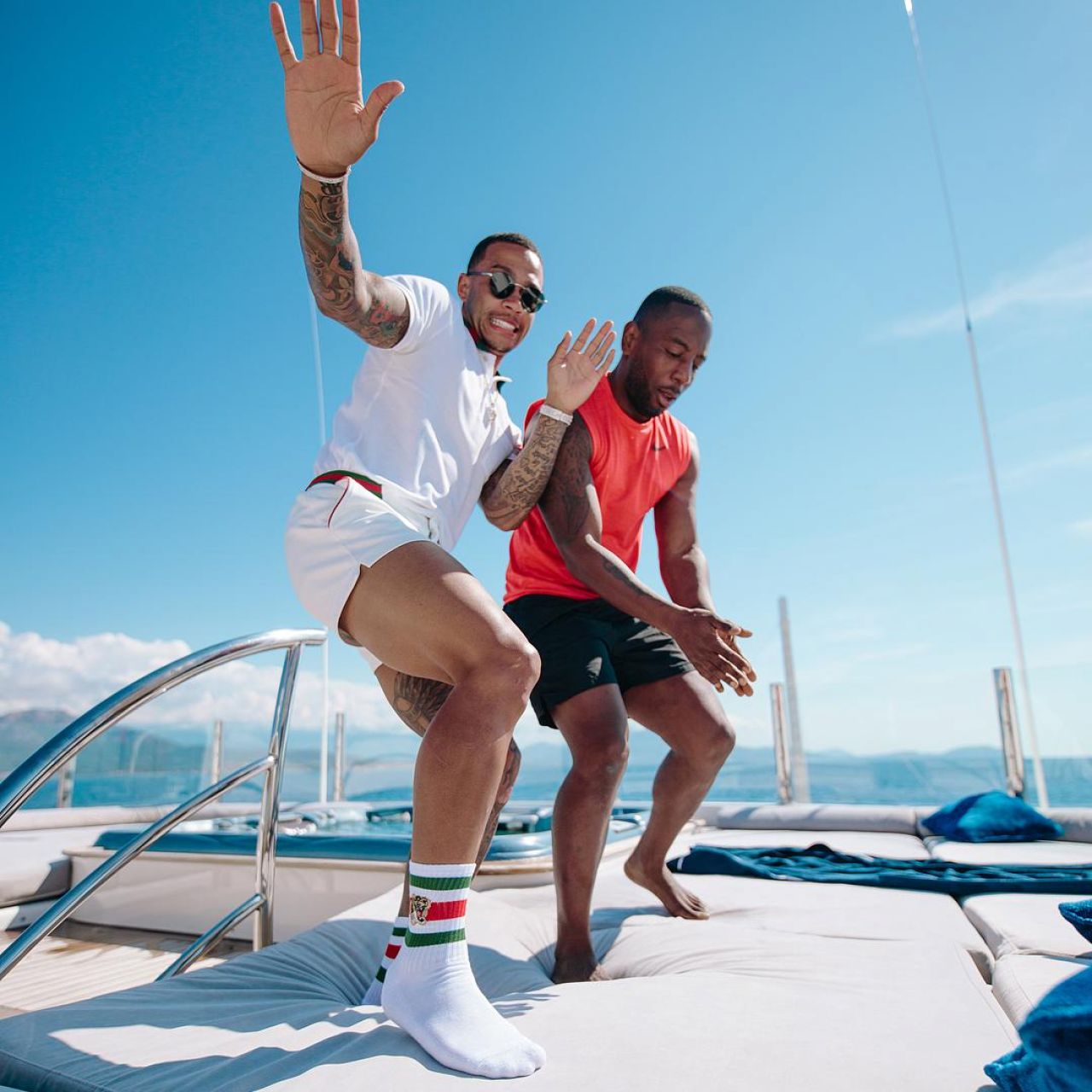 The socks Gucci white door Memphis Depay on his post Instagram | Spotern