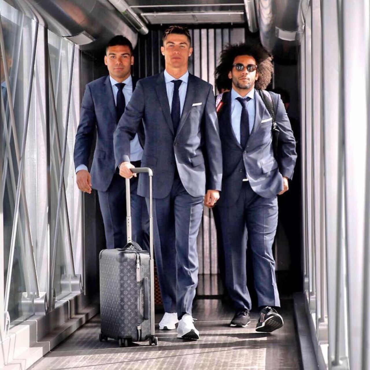 The suitcase Louis Vuitton Cristiano Ronaldo on his account Instagram ...