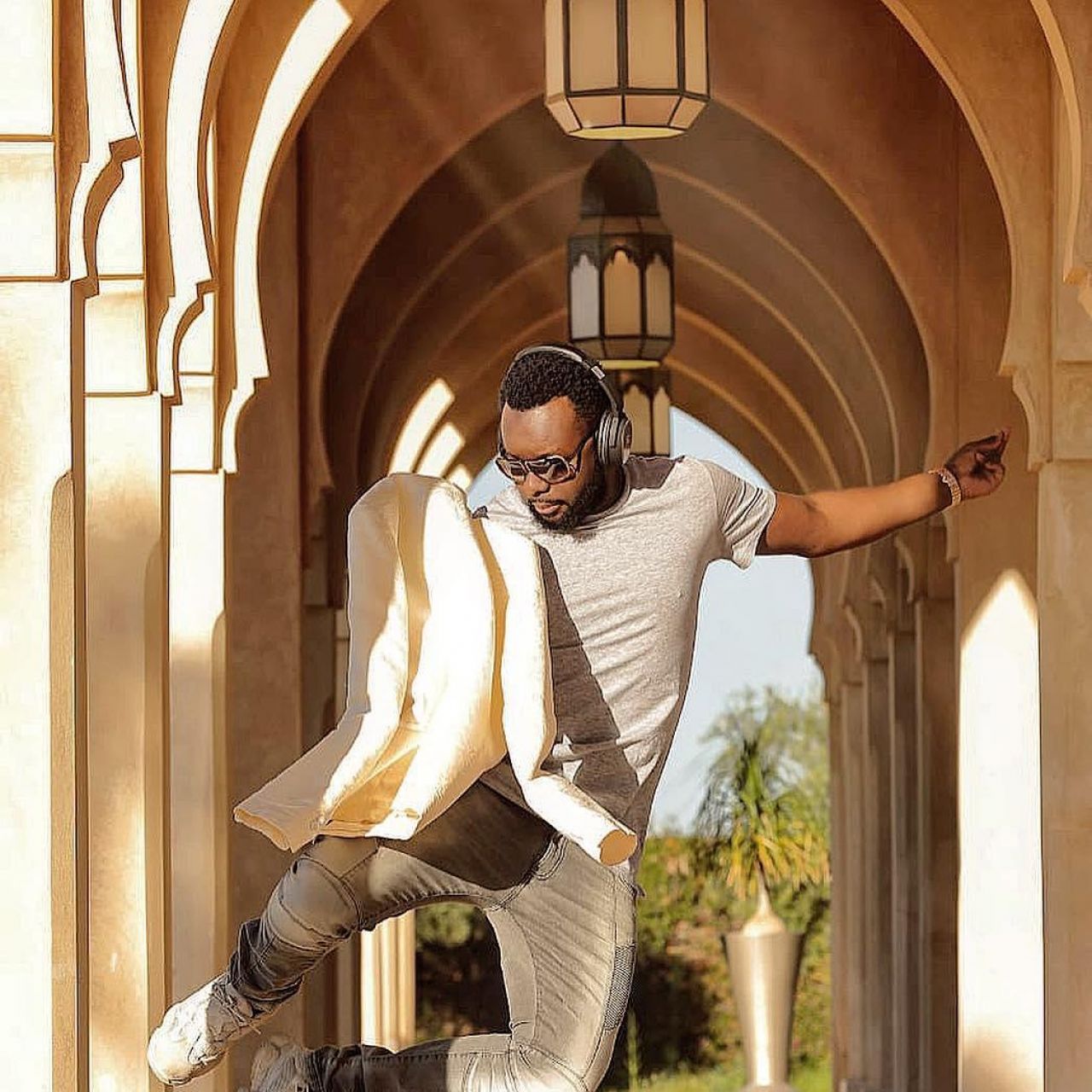 Les lunettes de soleil Prada noires de Maitre Gims sur son compte ...