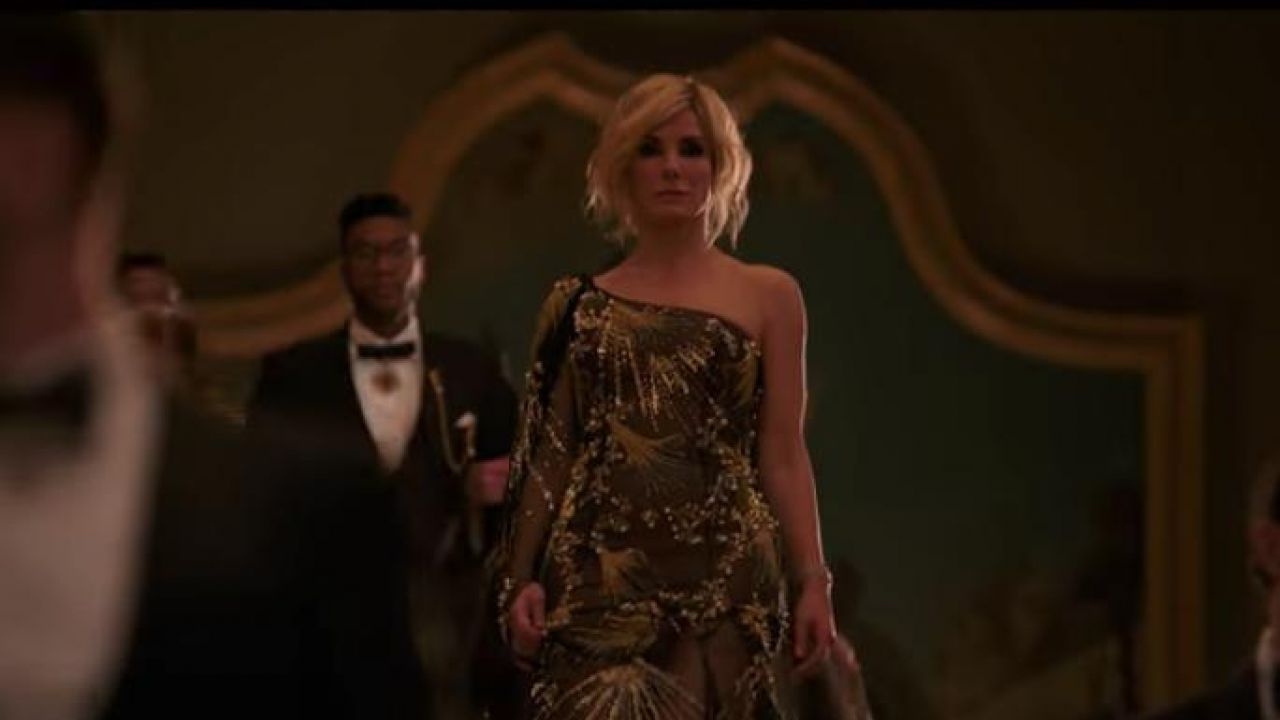 The evening dress of Debbie Ocean (Sandra Bullock) in Ocean's Eight ...