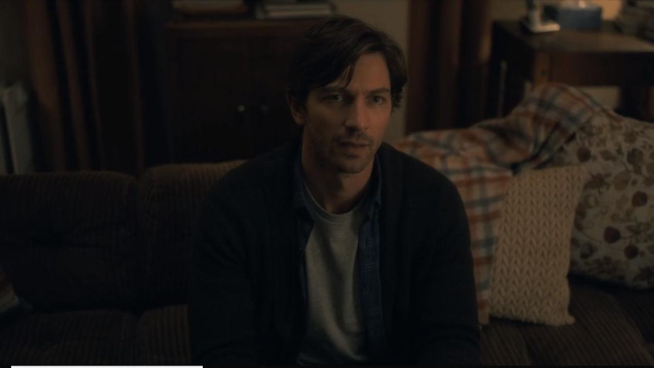 The vest Steven Crain (Michiel Huisman) in The Haunting of Hill House ...