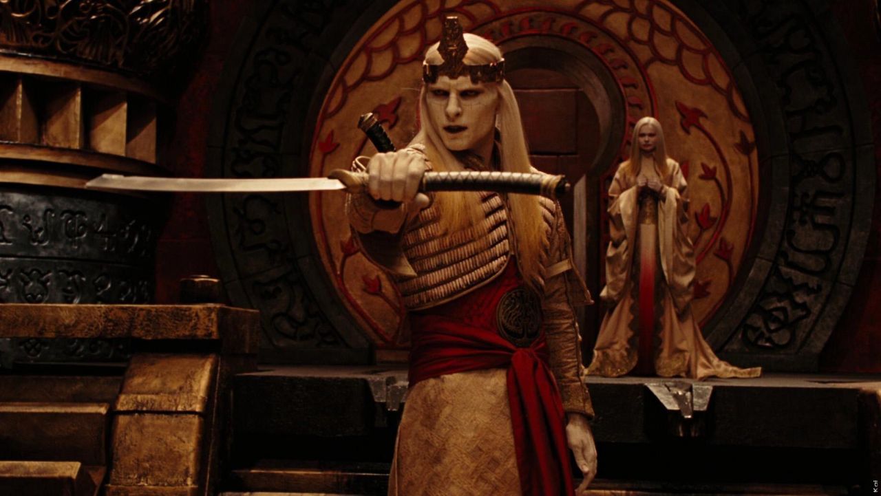 The costume of Prince Nuada (Luke Goss) in Hellboy II : The Legions of ...