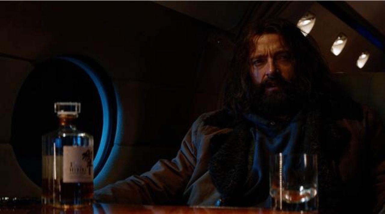The bottle of Whisky Hibiki Suntory of Hugh Jackman in Wolverine | Spotern