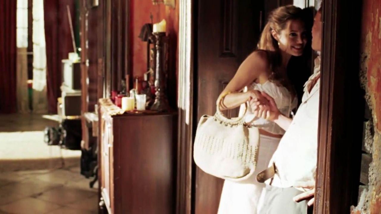 The hand bag hooks white Jane Smith (Angelina Jolie) in Mr. & Mrs ...