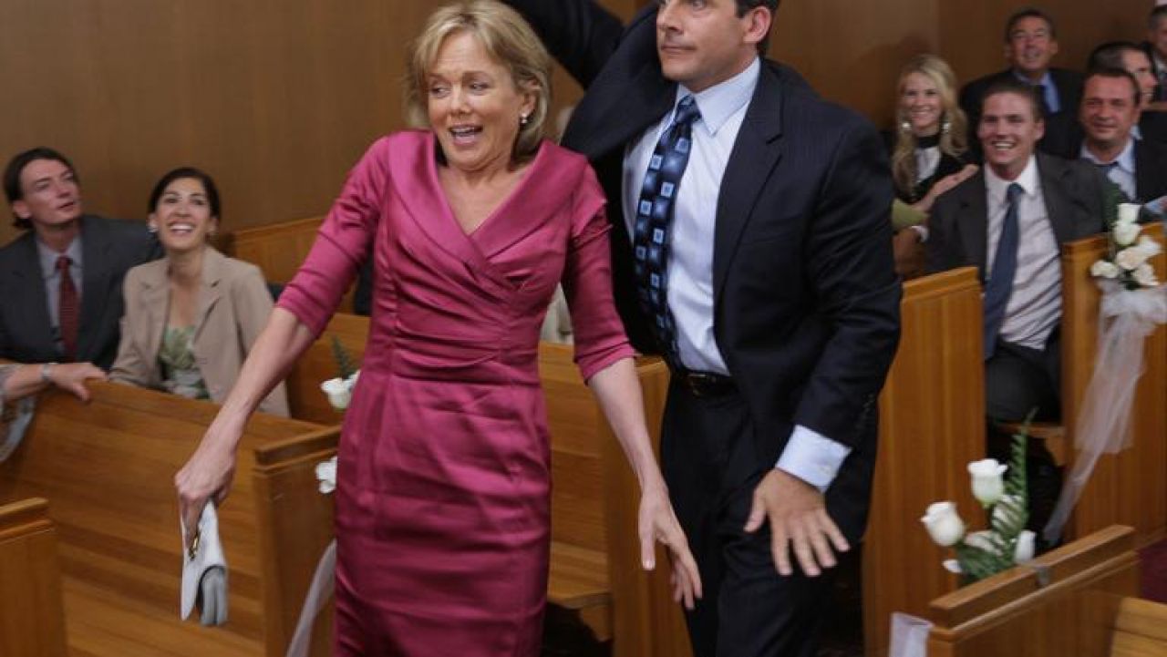 Rose Robe de Satin d'Hélène Beesly (Linda Purl) dans L'Office (Saison ...