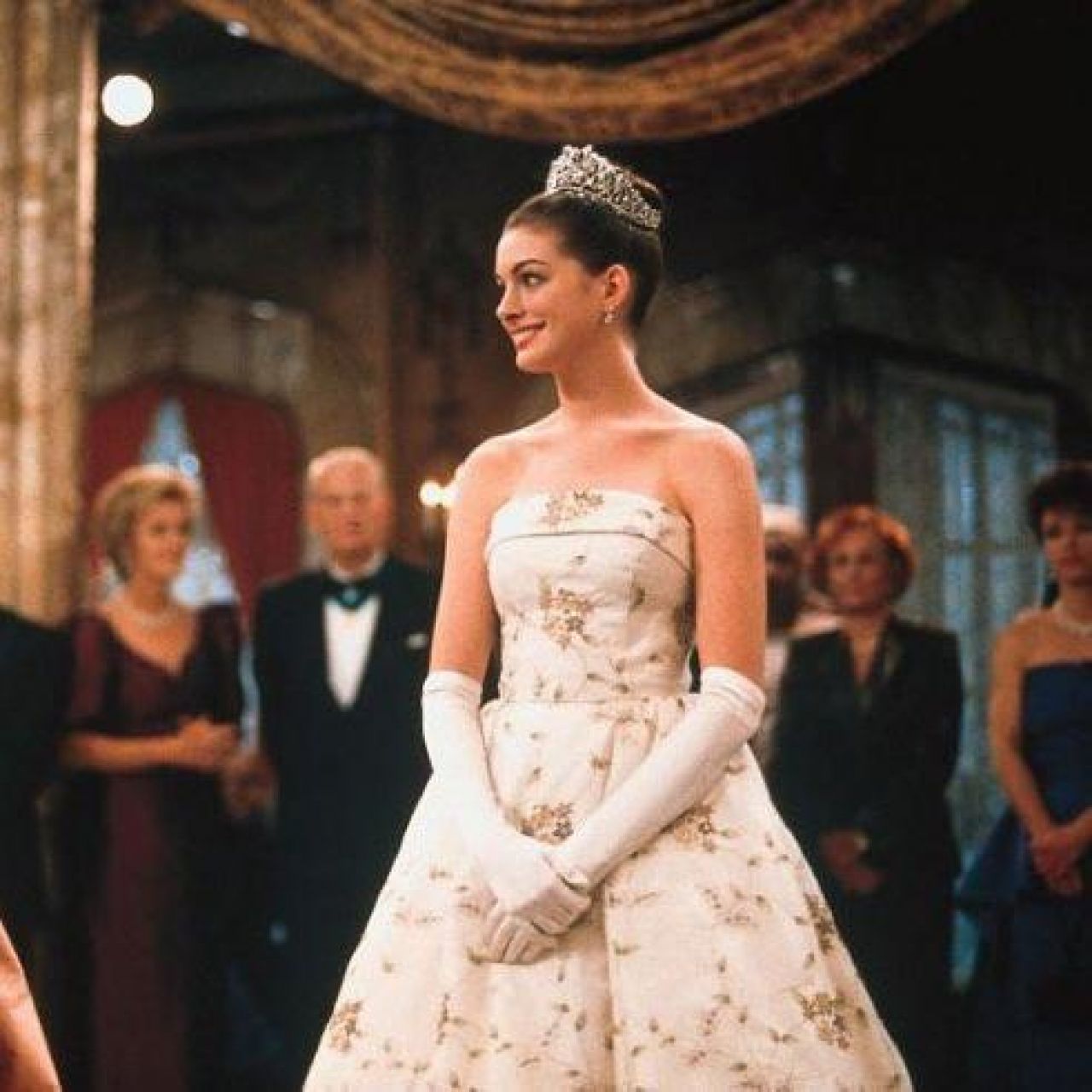 White Evening Gloves worn by Anne Hathaway on her Instagram account ...