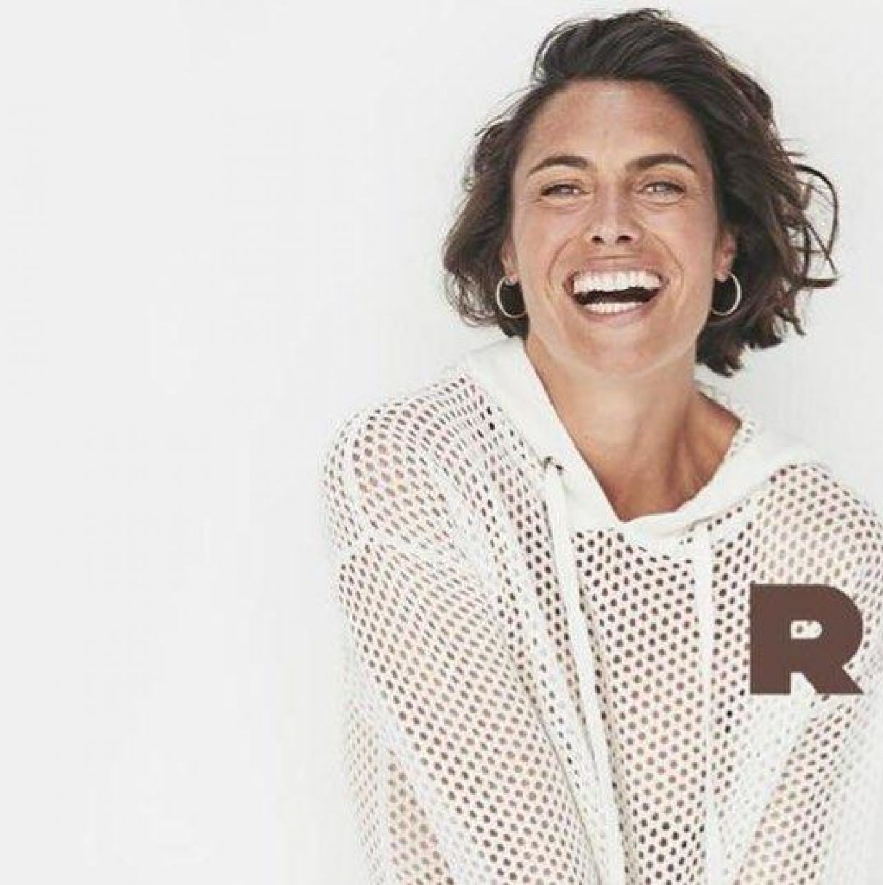 Le pull à capuche résille en laine de Alessandra Sublet sur son compte ...