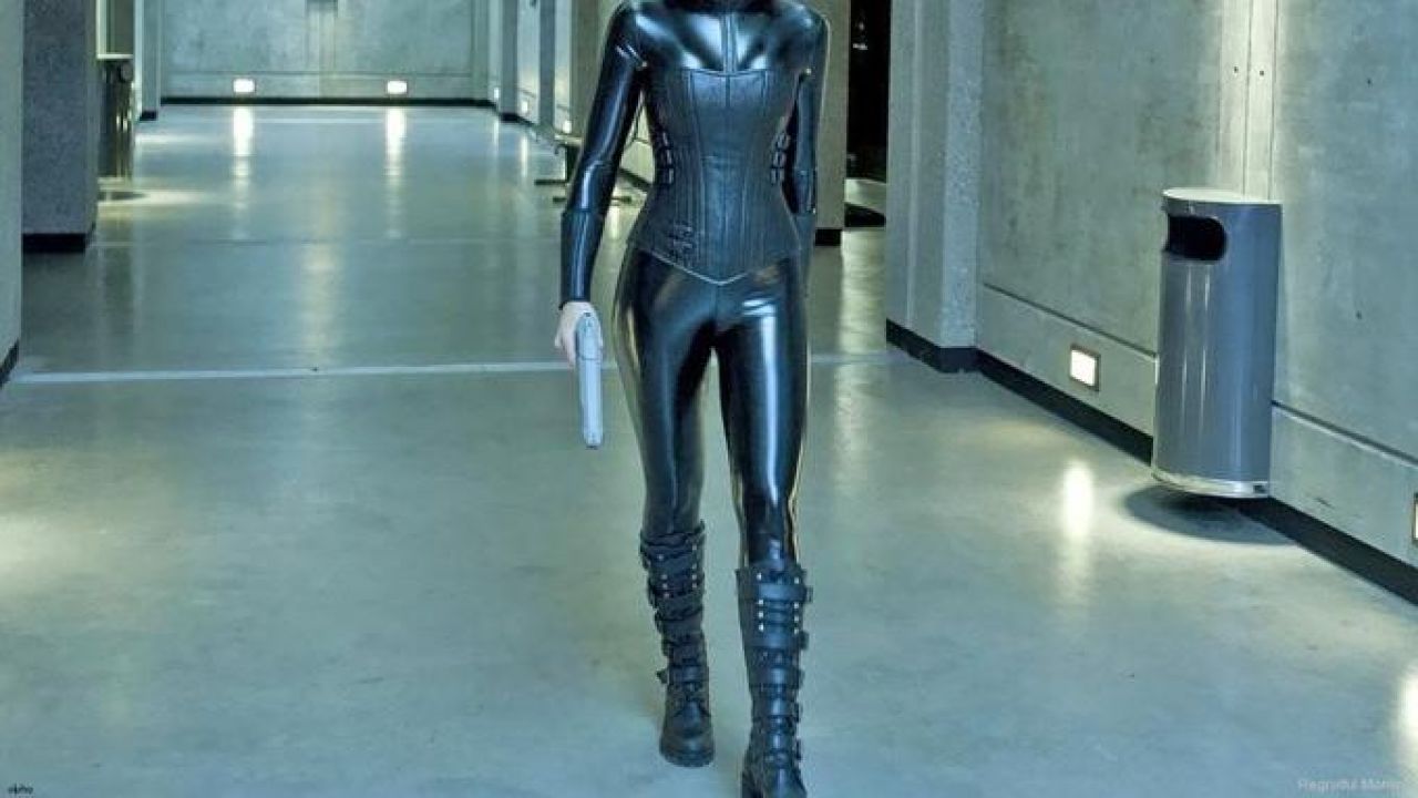 The black leather boots of Selene (Kate Beckinsale) in the movie ...