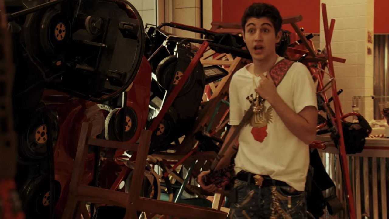 Versace medusa buckle belt worn by Eli Cardashyan (Gregory Kasyan) in ...
