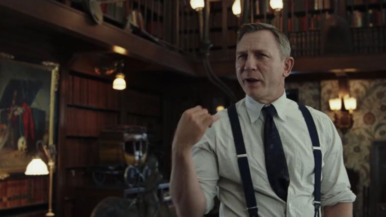 Black Braces worn by Benoit Blanc (Daniel Craig) as seen in Knives Out ...