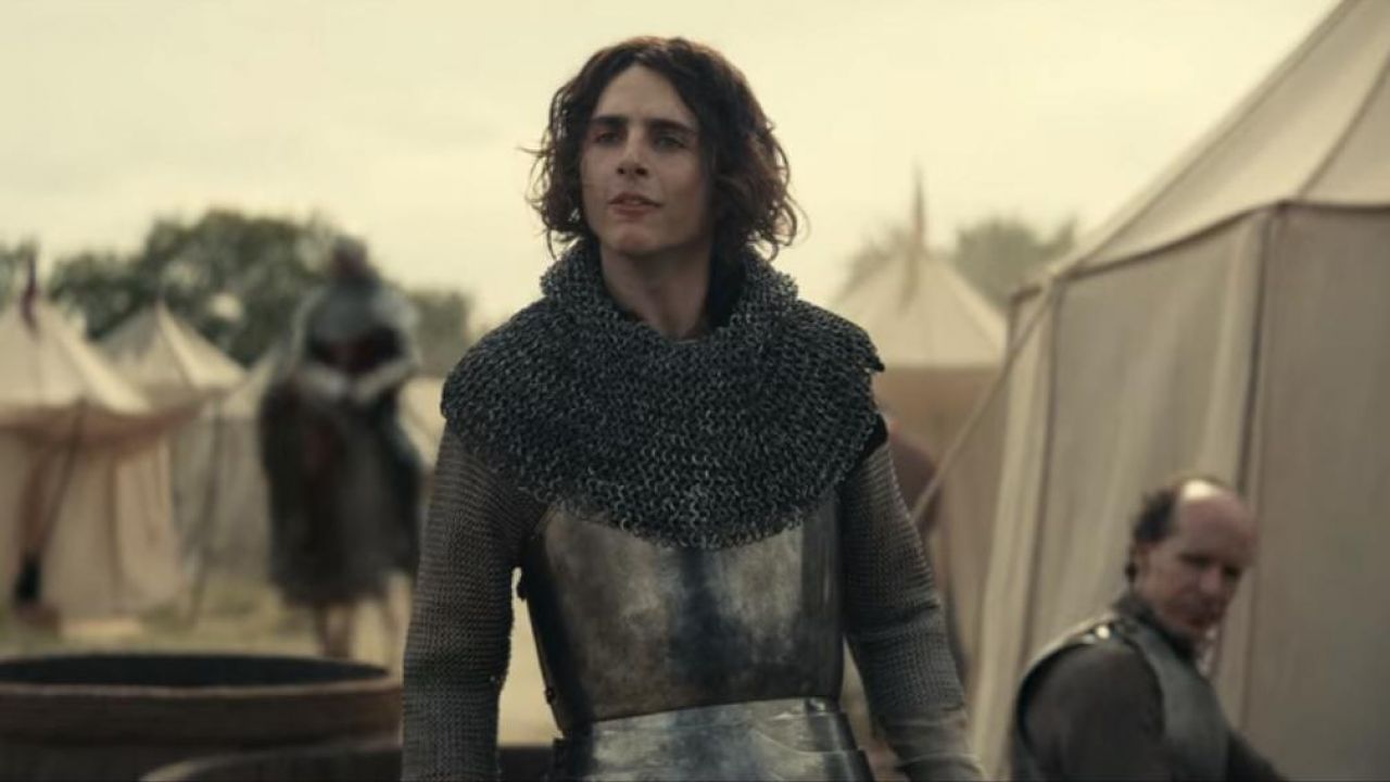 The chainmail of King Henry V of England 'Hal' (Timothée Chalamet) in ...