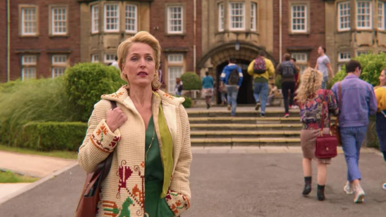 Cardigan Of Jean Milburn Gillian Anderson In Sex Education S02e03 Spotern 