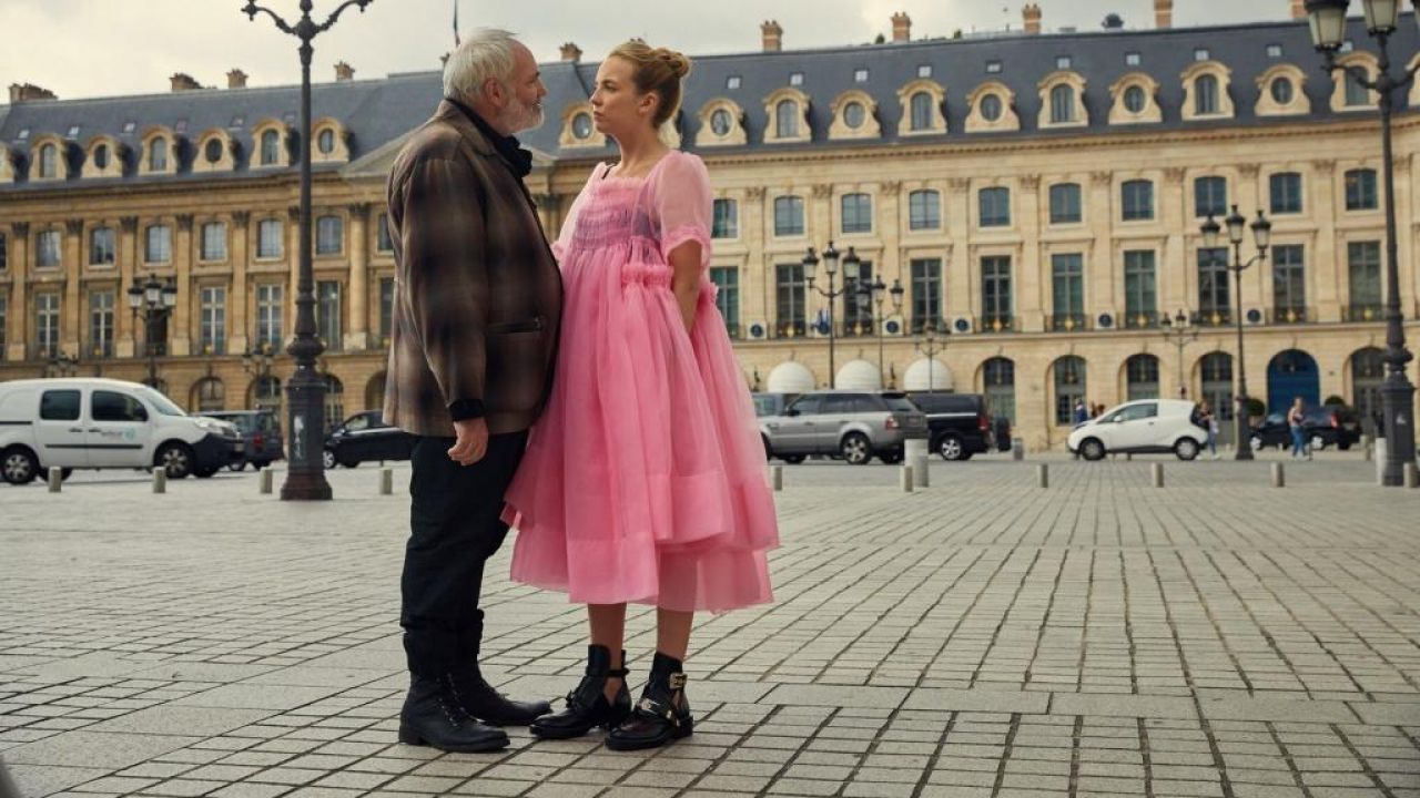 The pink dress Villanelle (Jodie Comer) in Killing Eve (S01E08) | Spotern