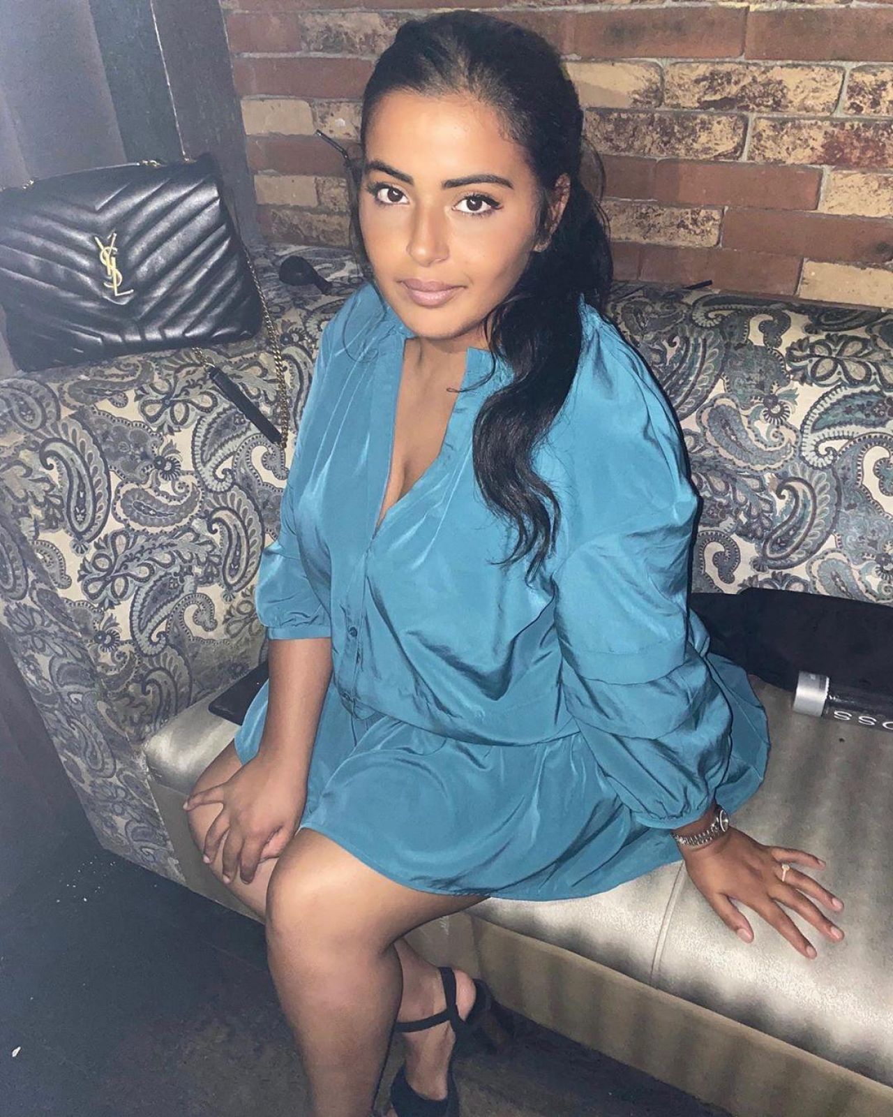 Le sac Saint Laurent Loulou porté par Marwa Loud sur son compte ...