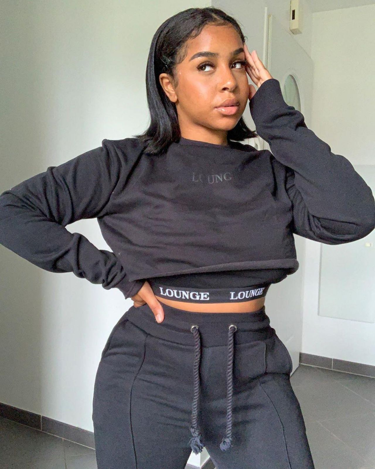 The black jogging bottom worn by Yanissa Xoxo on his account Instagram ...