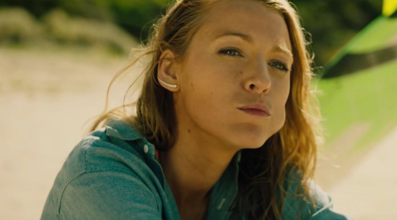 The earrings of Nancy Adams (Blake Lively) in The Shallows (Instinct of ...